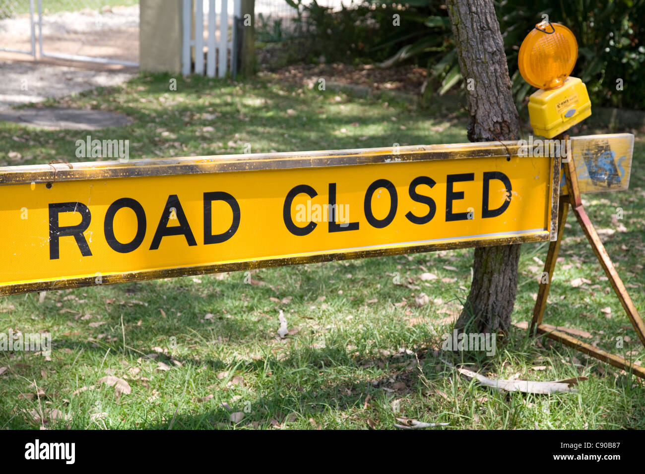 Black closed sign hi-res stock photography and images - Alamy