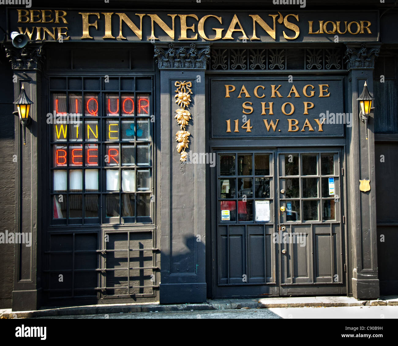 Savannah pub hi-res stock photography and images - Alamy