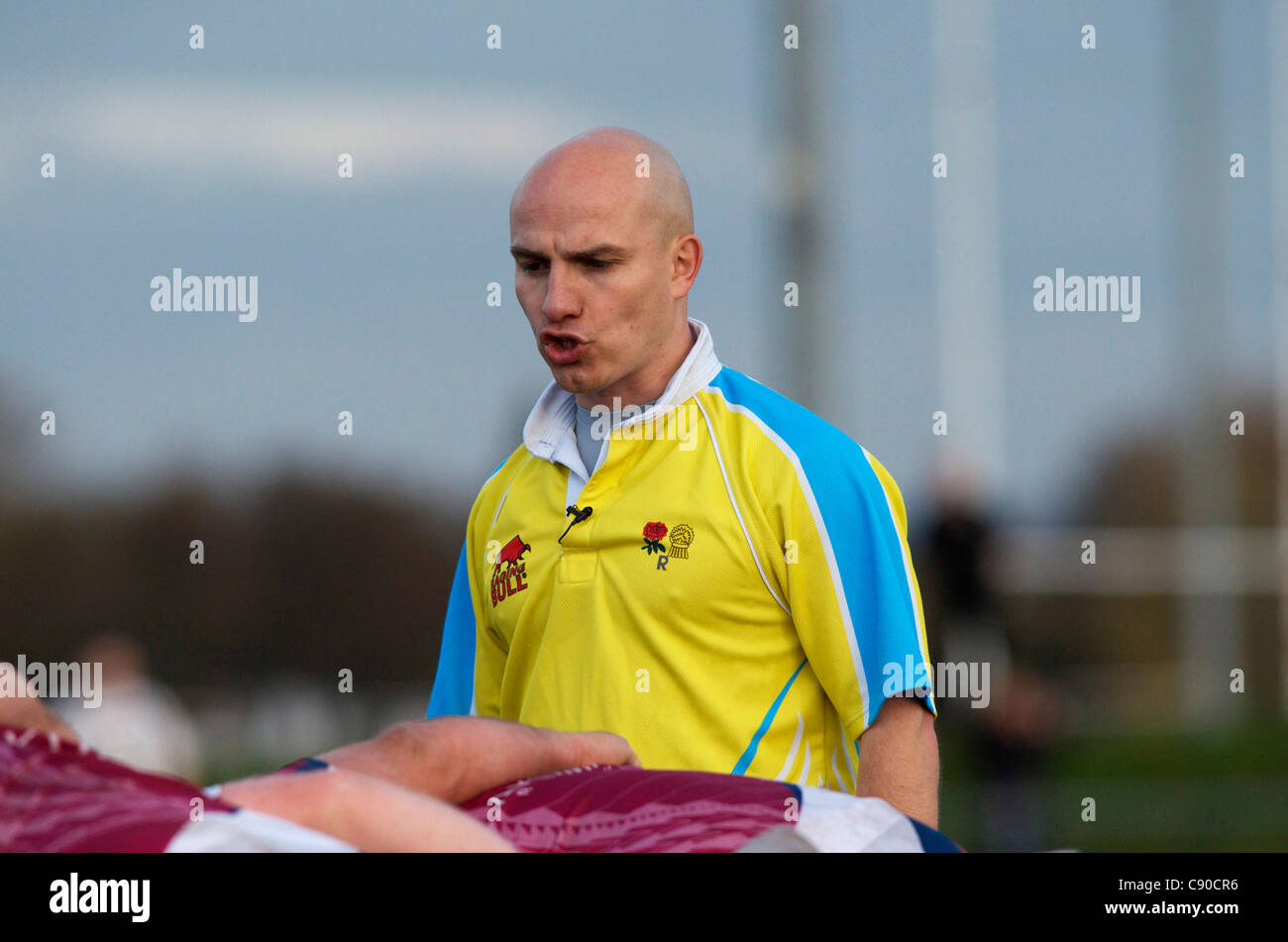 rugby referee giving instructions at a scrum Stock Photo - Alamy