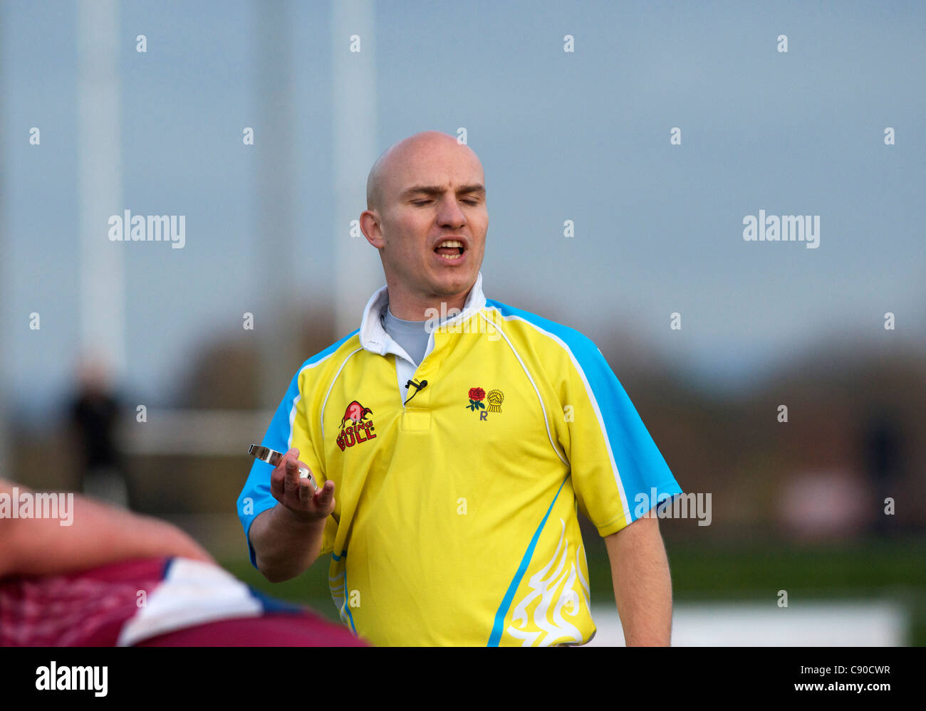 rugby referee giving instructions at a scrum Stock Photo - Alamy