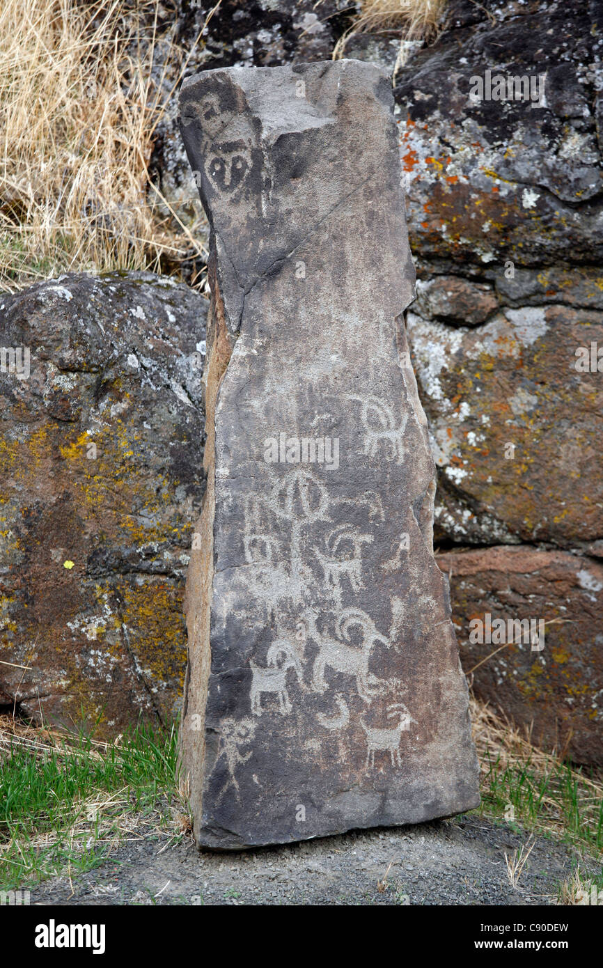 Native American Indian petroglyphs in Central Washington state, along ...