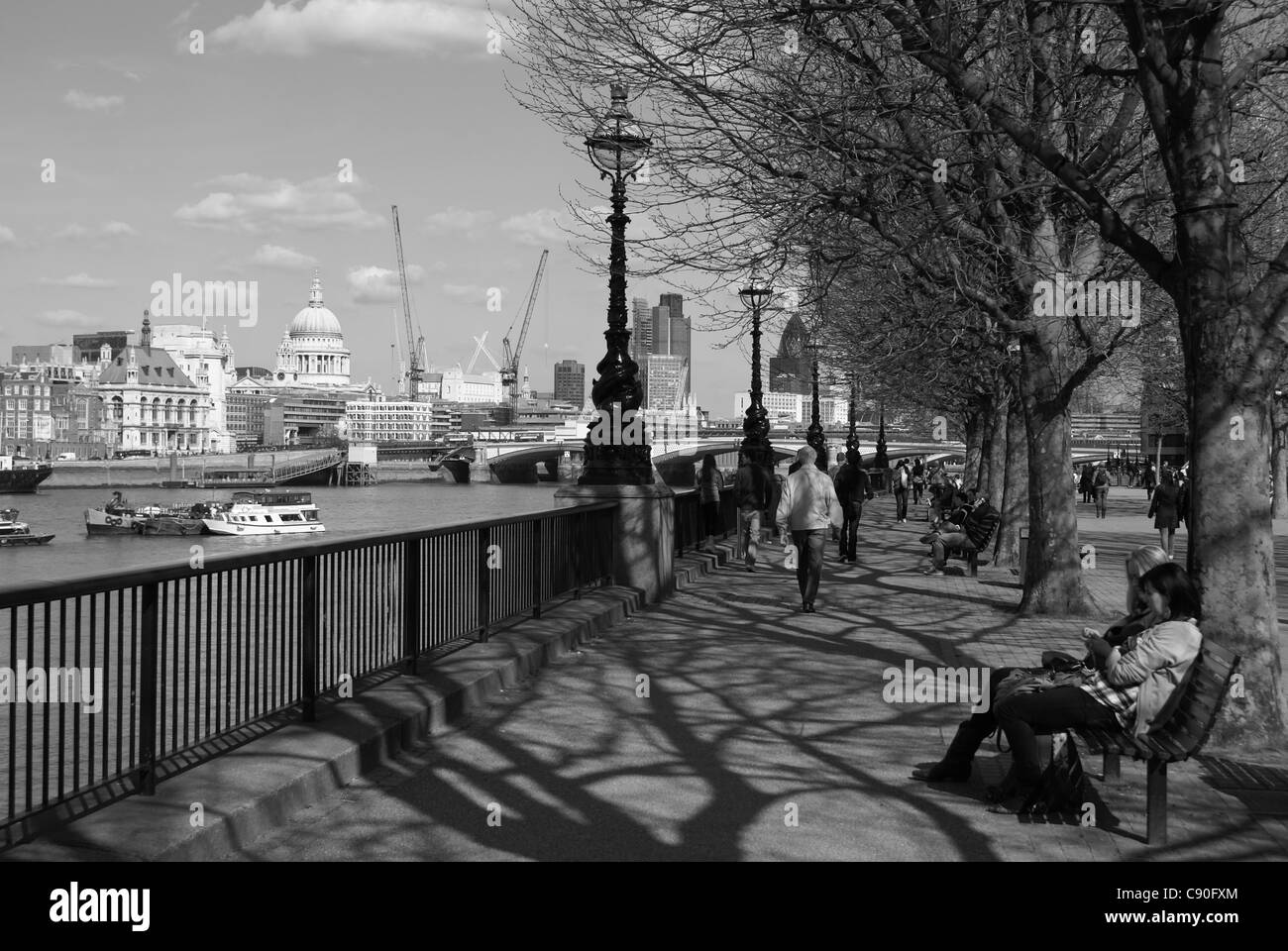 London river walk Black and White Stock Photos & Images - Alamy