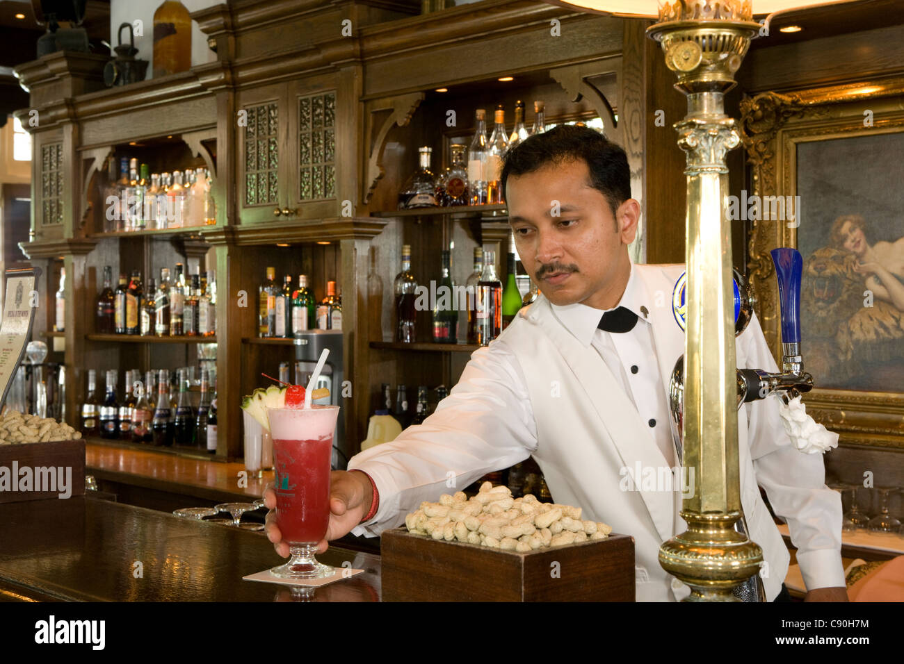 Long Bar Raffles Hotel Singapore High Resolution Stock Photography and ...