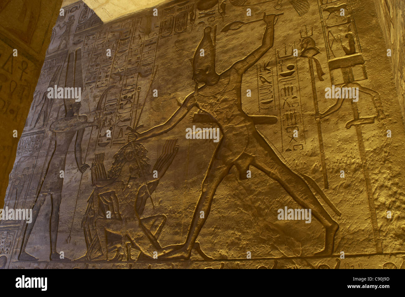 Egyptian art. Great Temple of Ramses II. The pharaoh Ramses II offering ...