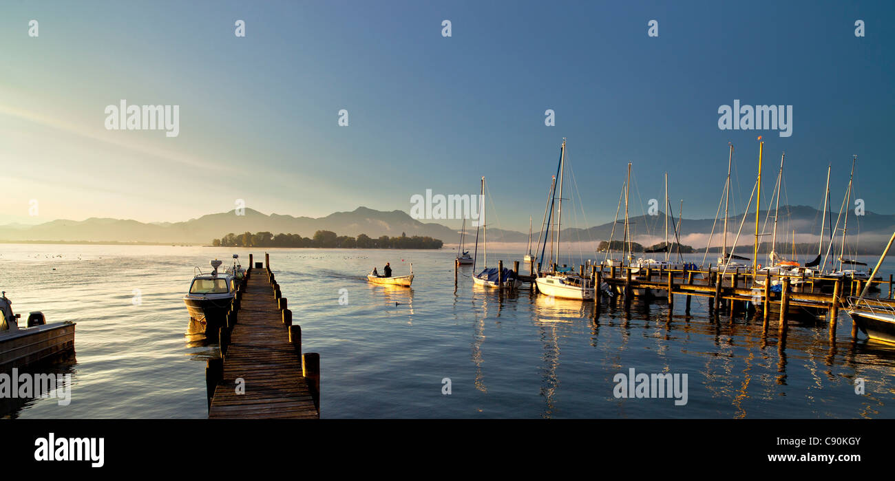 Morning mood in Gstadt with a view on Fraueninsel, Chiemsee, Chiemgau ...