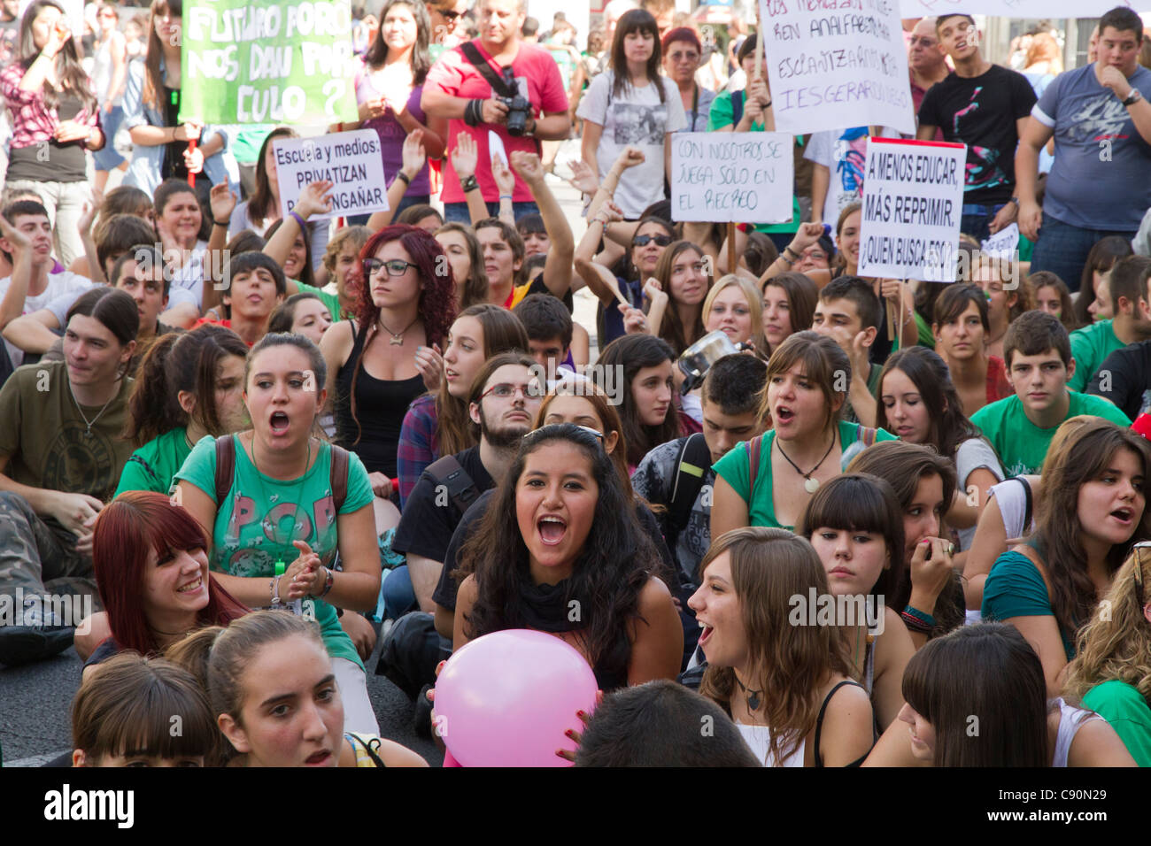 Crowd protesters hi-res stock photography and images - Alamy