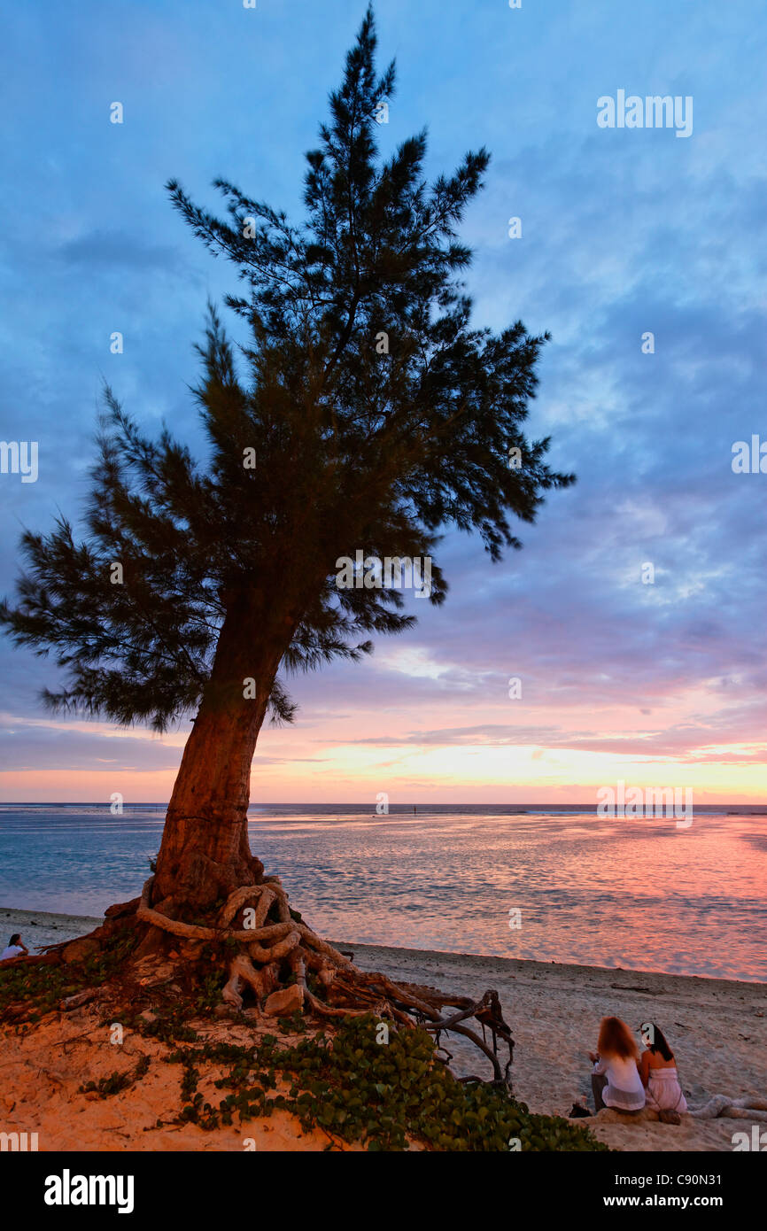 Sunset at the beach of Saint Gilles, La Reunion, Indian Ocean Stock ...