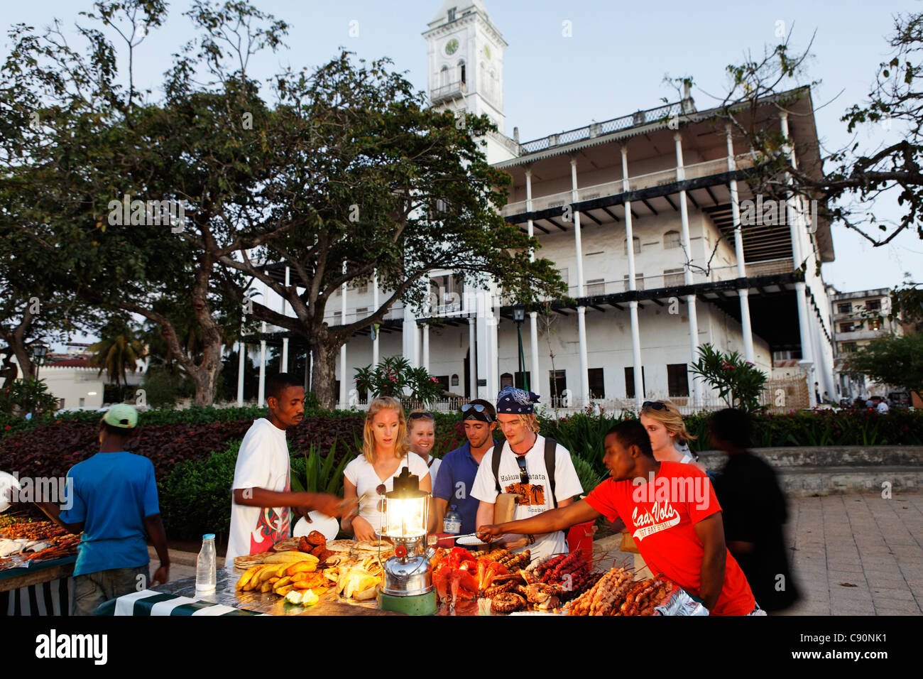 Zanzibar forodhani gardens night market hi-res stock photography and ...