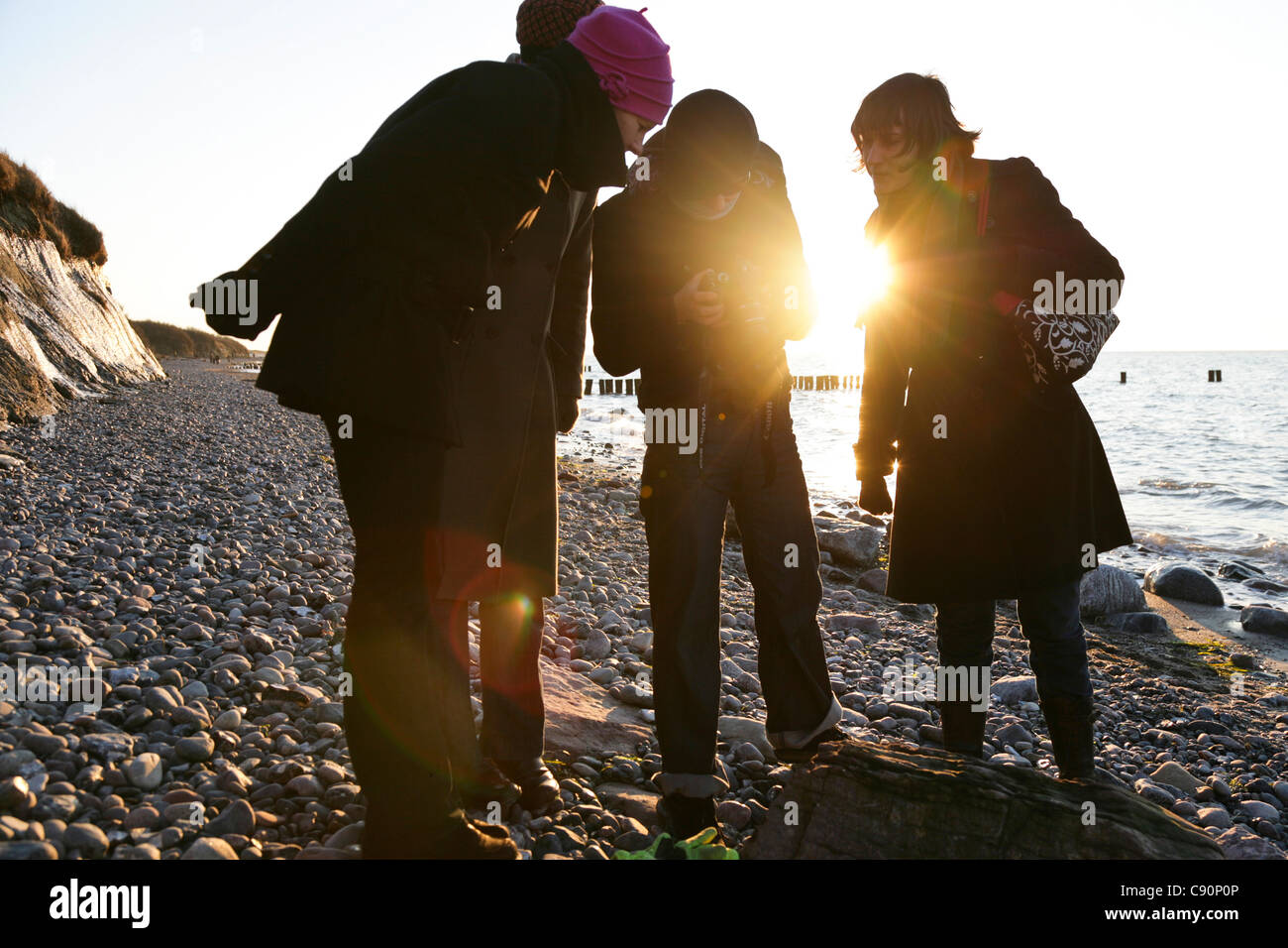 Walkers at beach hi-res stock photography and images - Alamy
