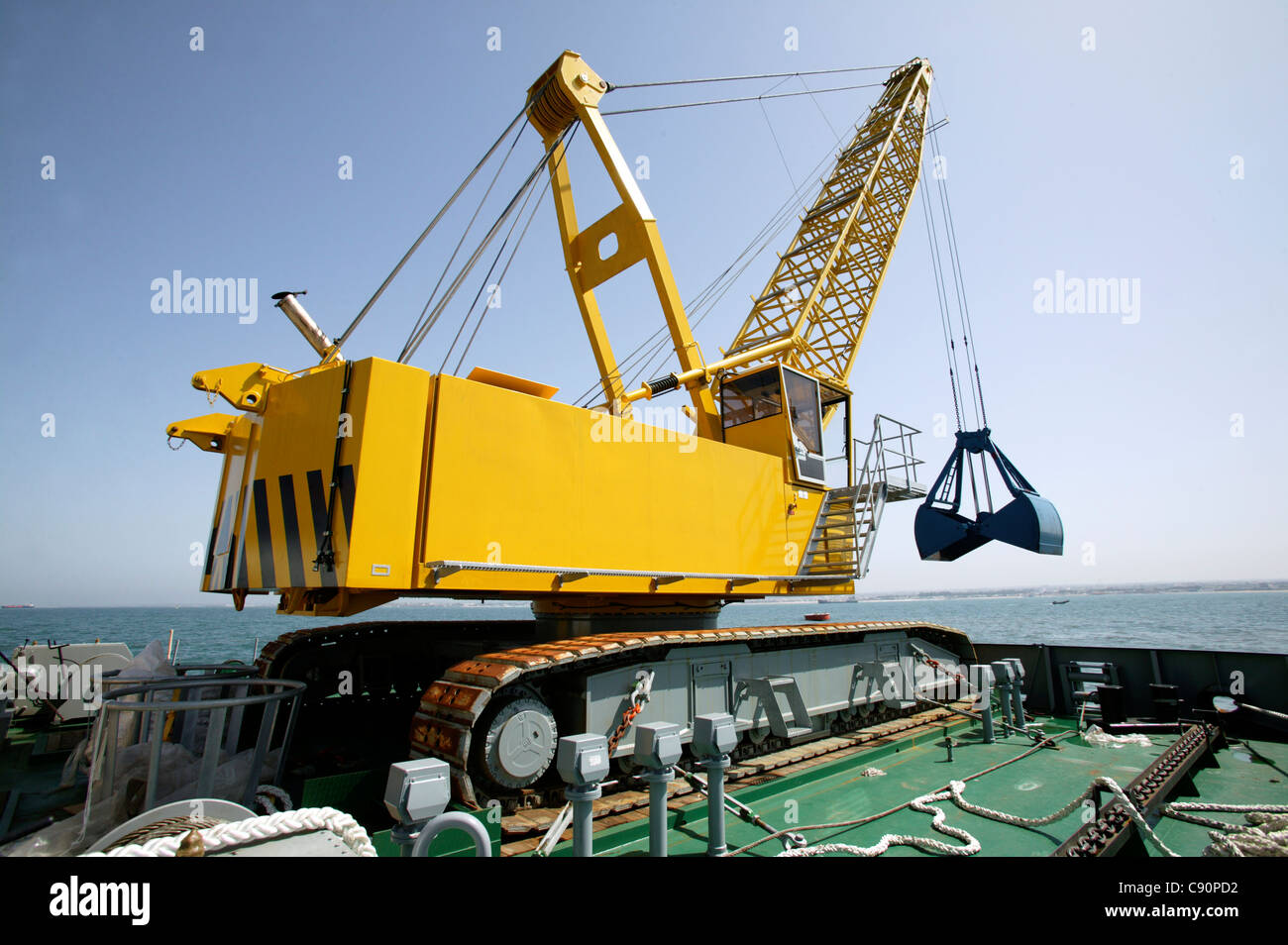 Floating work platform barge crane hi-res stock photography and images ...