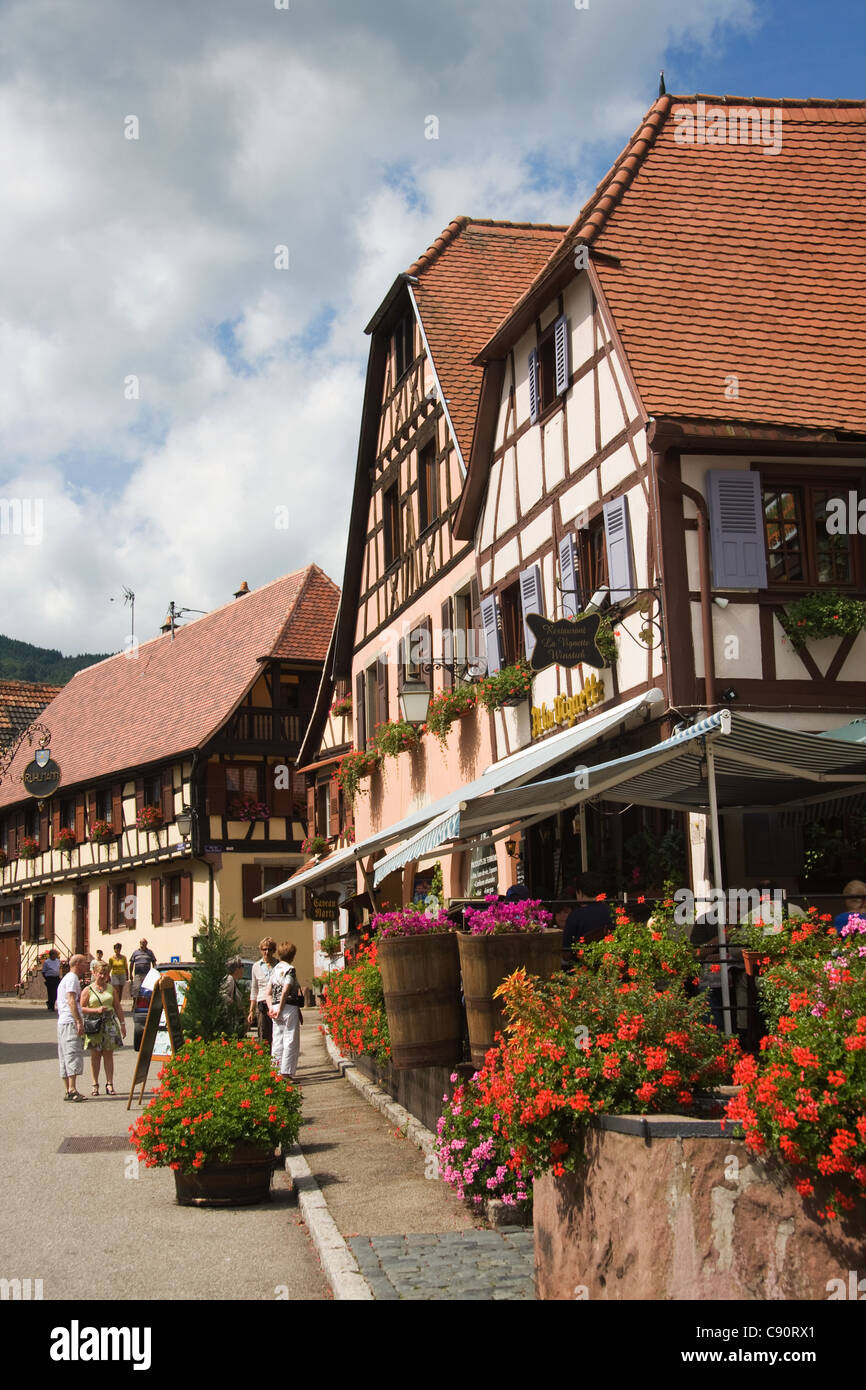 La route de la ville hi-res stock photography and images - Alamy