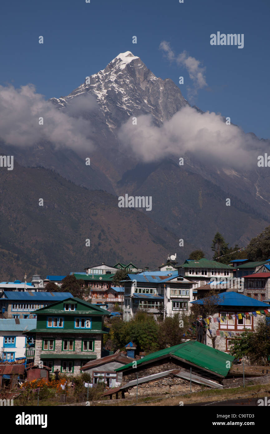 Lukla village hi-res stock photography and images - Alamy