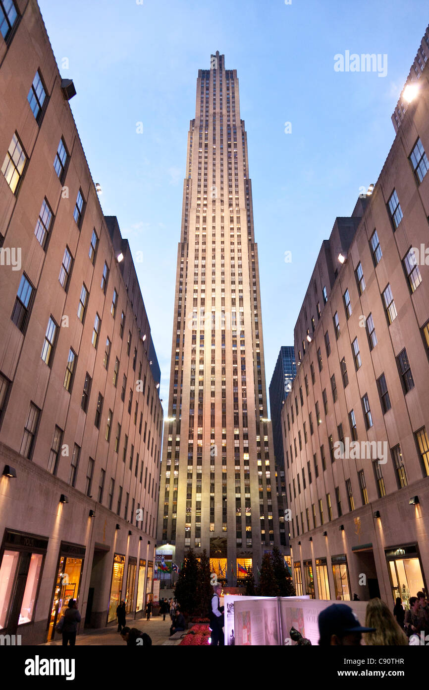 Empire State Building view from the side 381 m architectural office ...