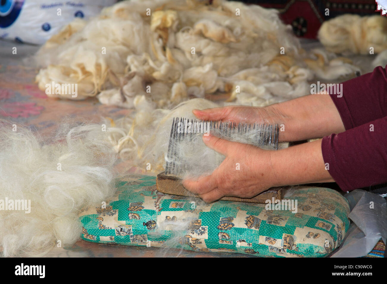 Carding wool hi-res stock photography and images - Alamy