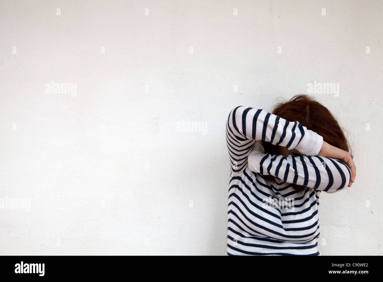 Jumper covering face hi-res stock photography and images - Alamy