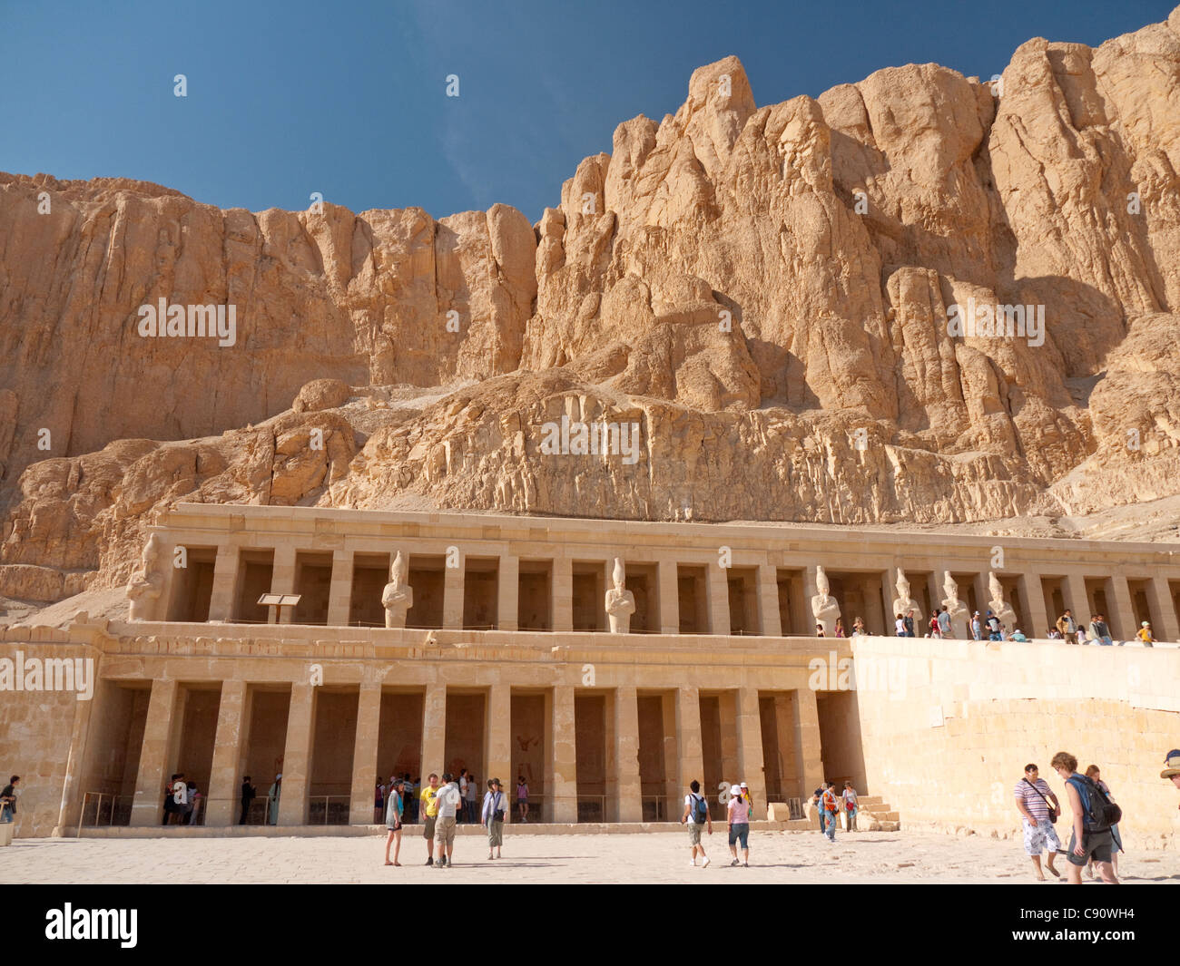The Mortuary temple of Deir El Bahrti Queen Hatshepsut a female pharoah ...