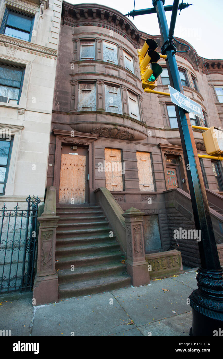 Stoop and harlem hi-res stock photography and images - Alamy