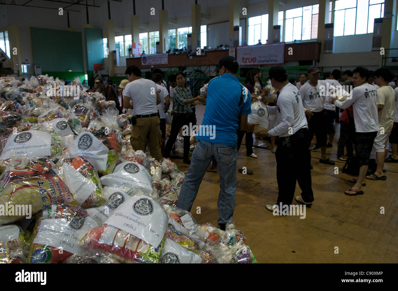Human chain rescue hi-res stock photography and images - Alamy