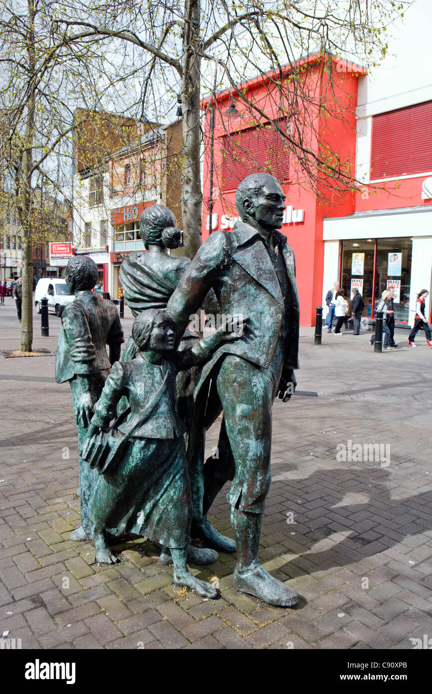 PILGRIM STATUE IN LONDONDERRY NORTHERN IRELAND Stock Photo - Alamy