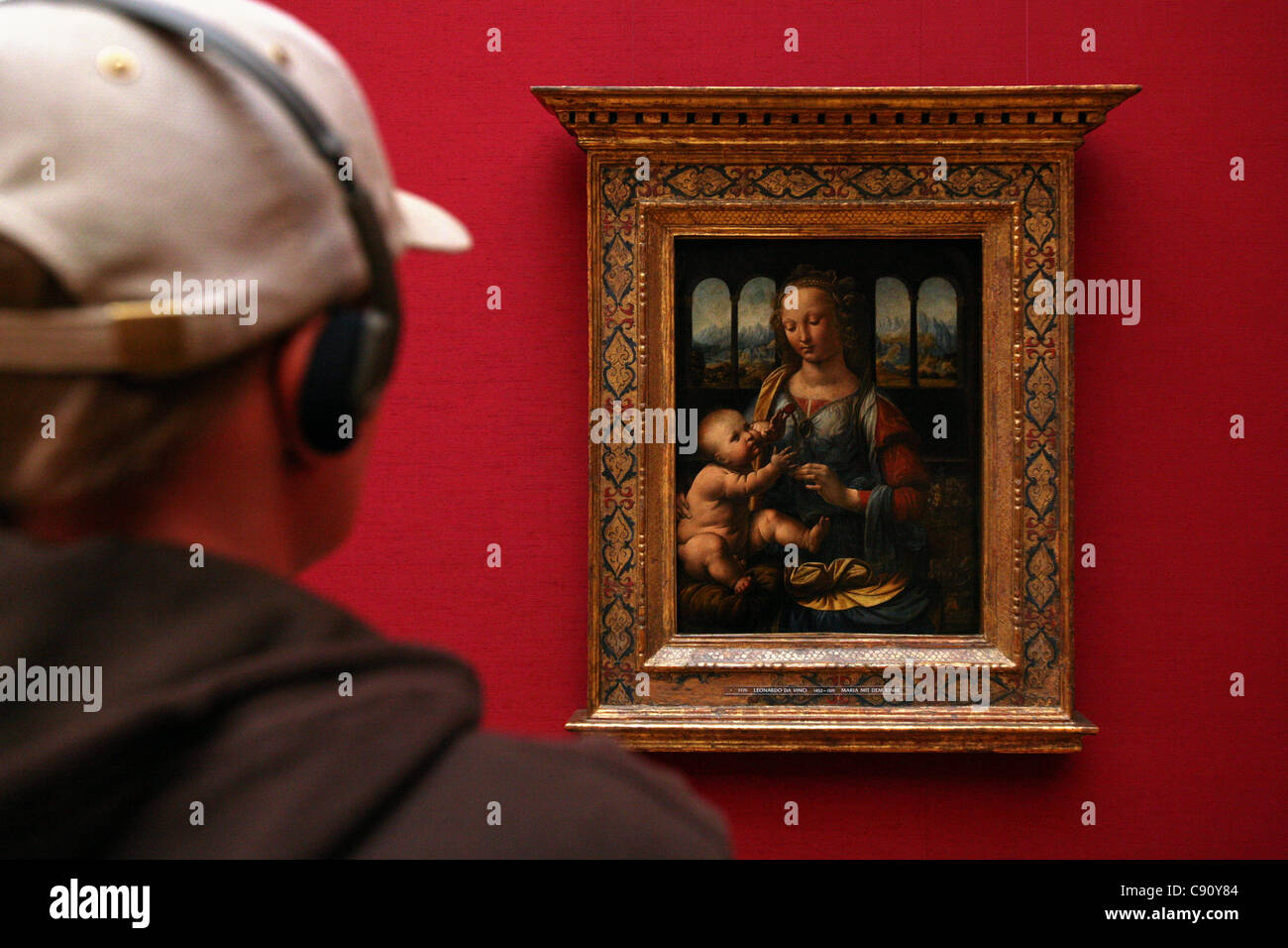 Man examining painting audio guide hi-res stock photography and images ...