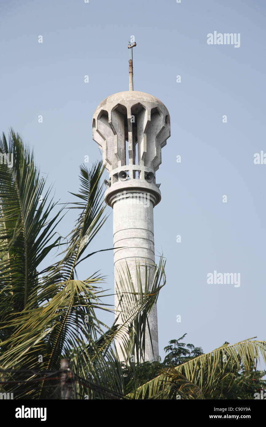 Makka Masjid is the most important mosque in Chennai city. It has a ...