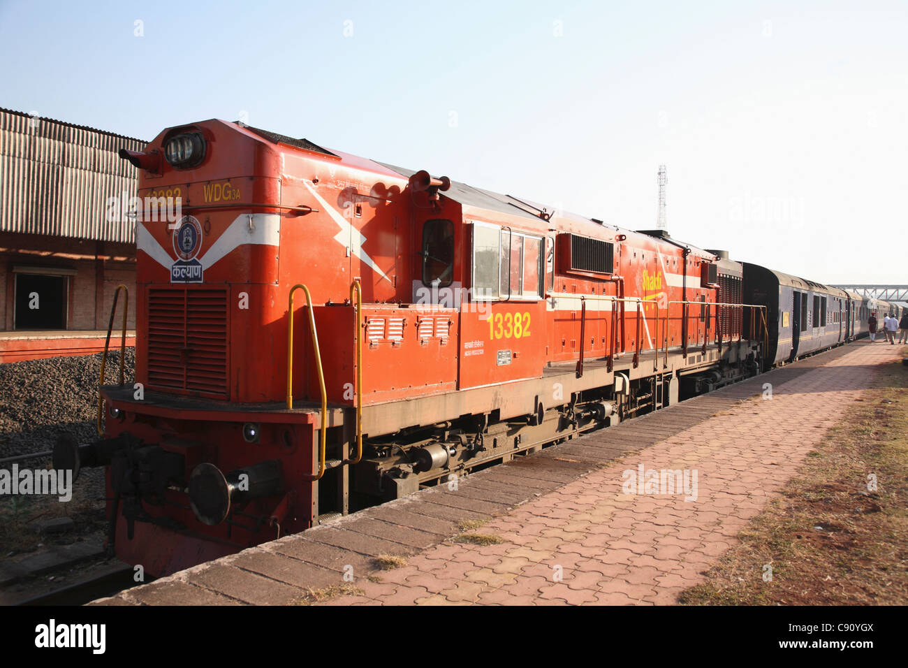 Mumbai local train hi-res stock photography and images - Alamy