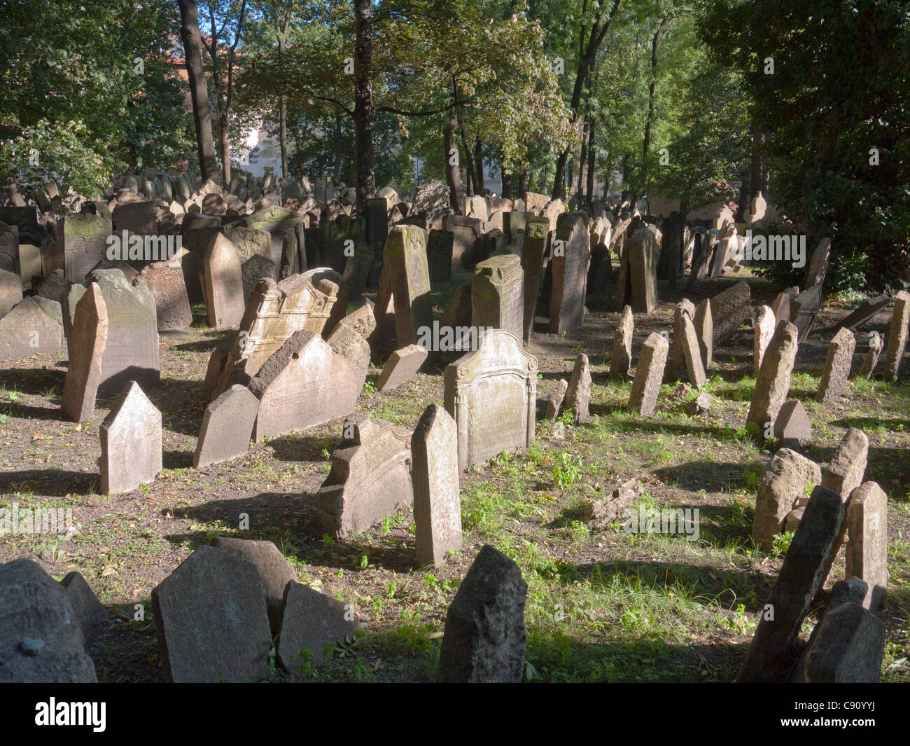 Prague old jewish cemetery hi-res stock photography and images - Alamy