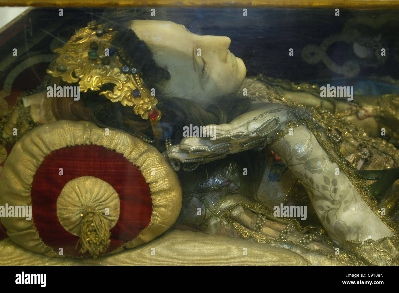 Roman head skeleton hi-res stock photography and images - Alamy