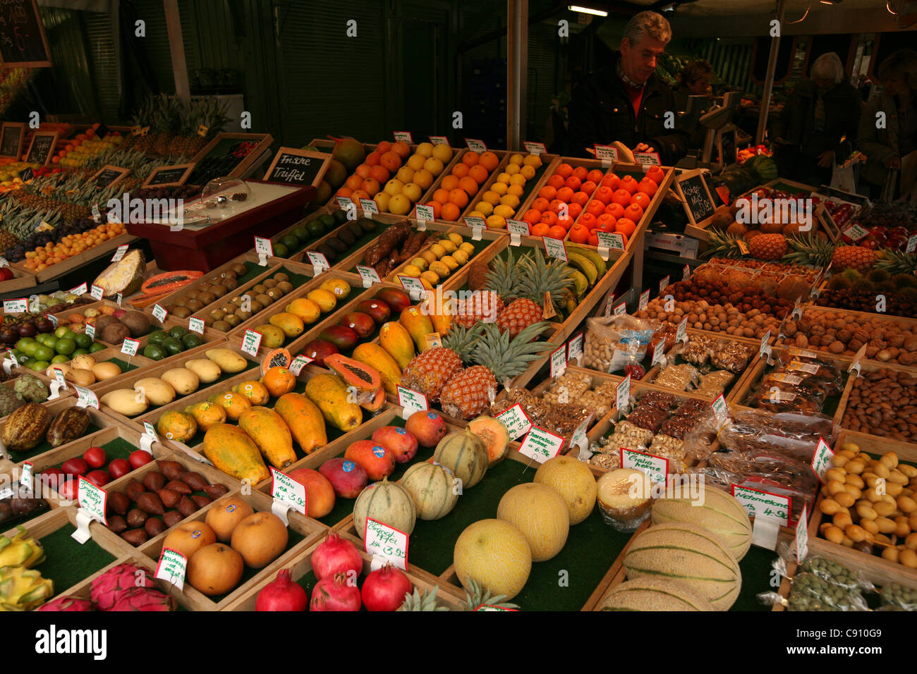 Viktualienmarkt munich street food hi-res stock photography and images ...