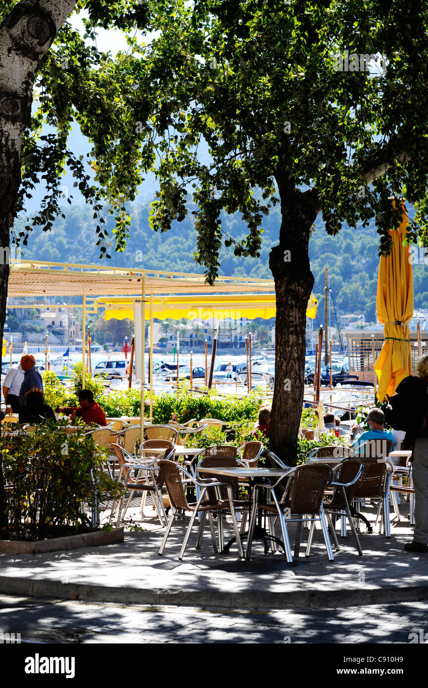 Mallorca tables restaurant andym peurto de soller hi-res stock ...