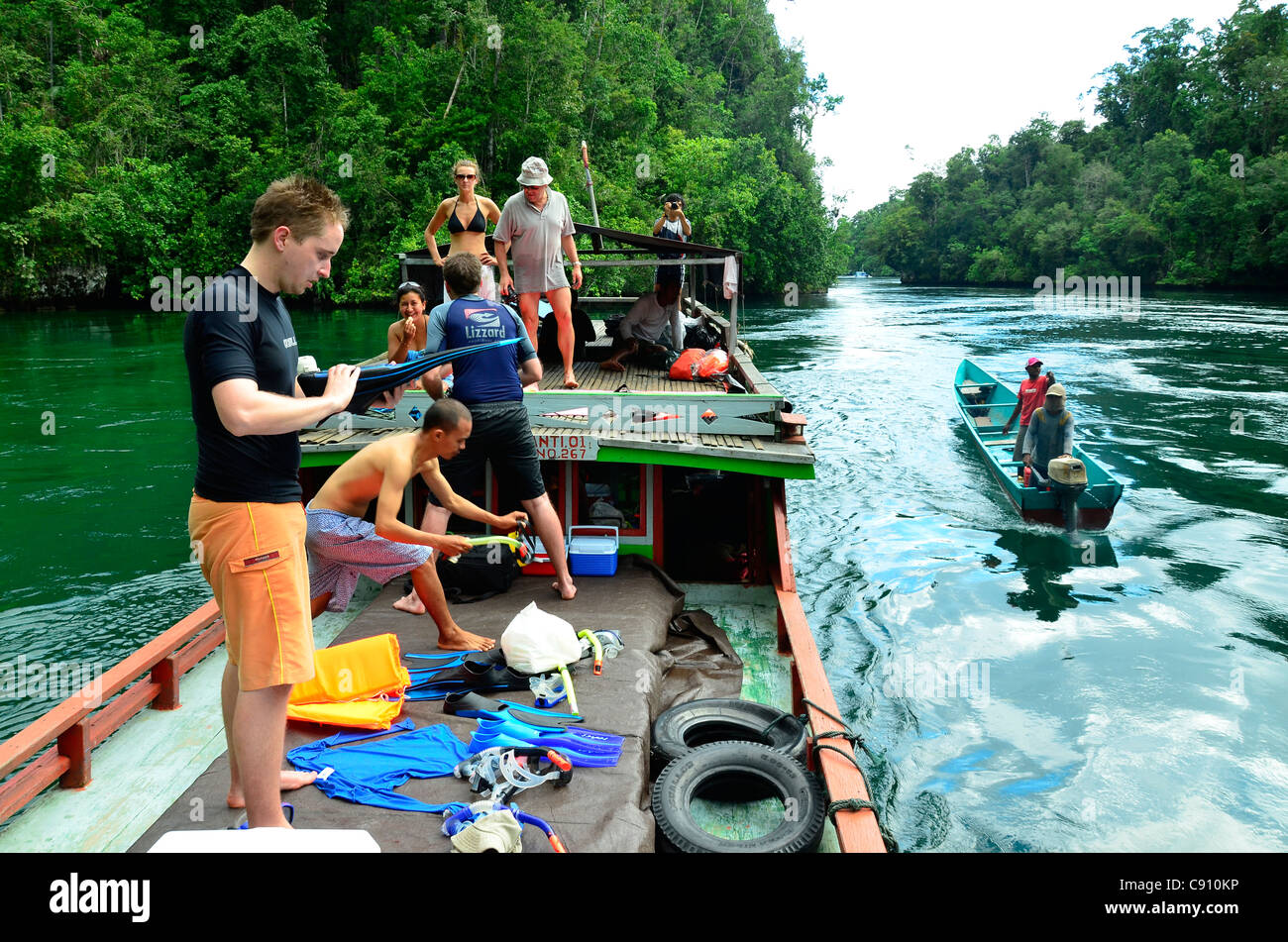 Snorkelling paradise hi-res stock photography and images - Alamy
