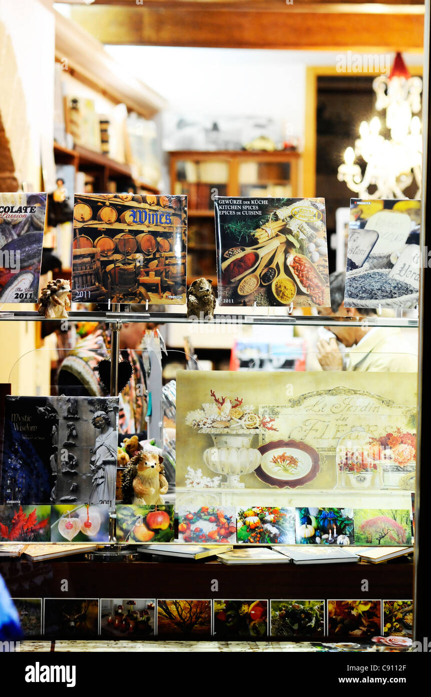 Shop window display in Palma, Mallorca Stock Photo - Alamy