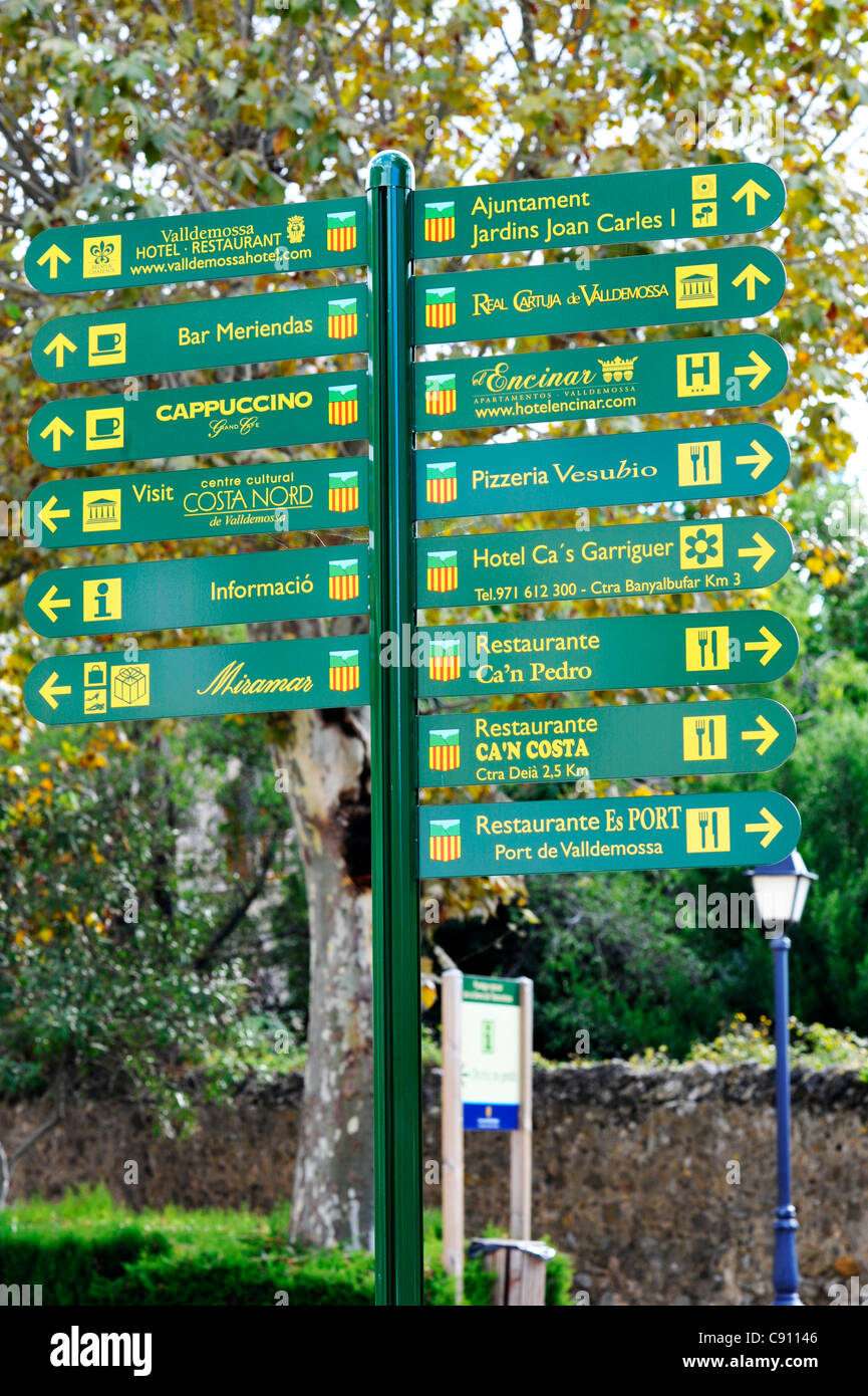Spanish direction road signs hi-res stock photography and images - Alamy