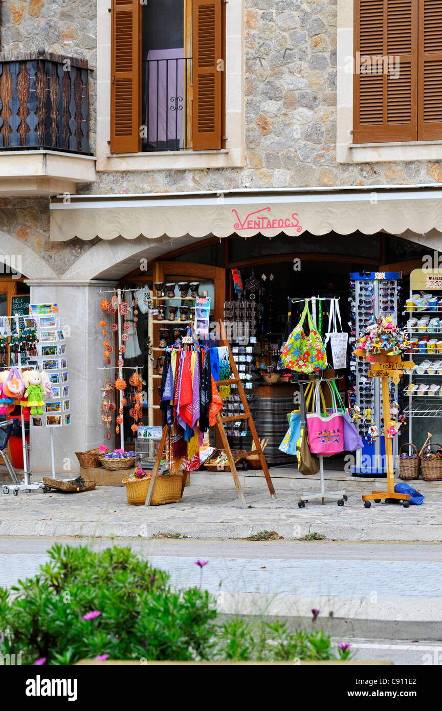 Tourist Gift Shop High Resolution Stock Photography and Images - Alamy