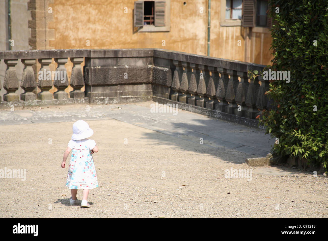 Windows red italian house hi-res stock photography and images - Alamy