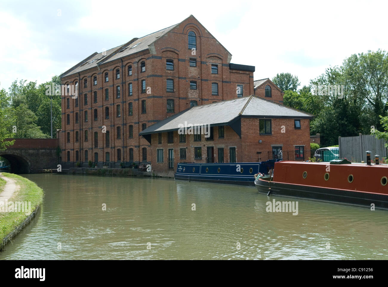 At Blisworth Mill on the Grand Union Canal there are historic buildings ...