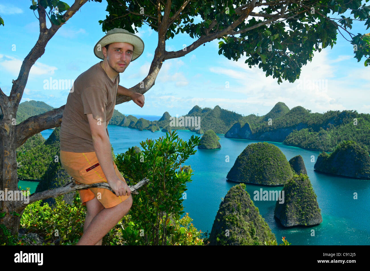 Wayag island hi-res stock photography and images - Alamy