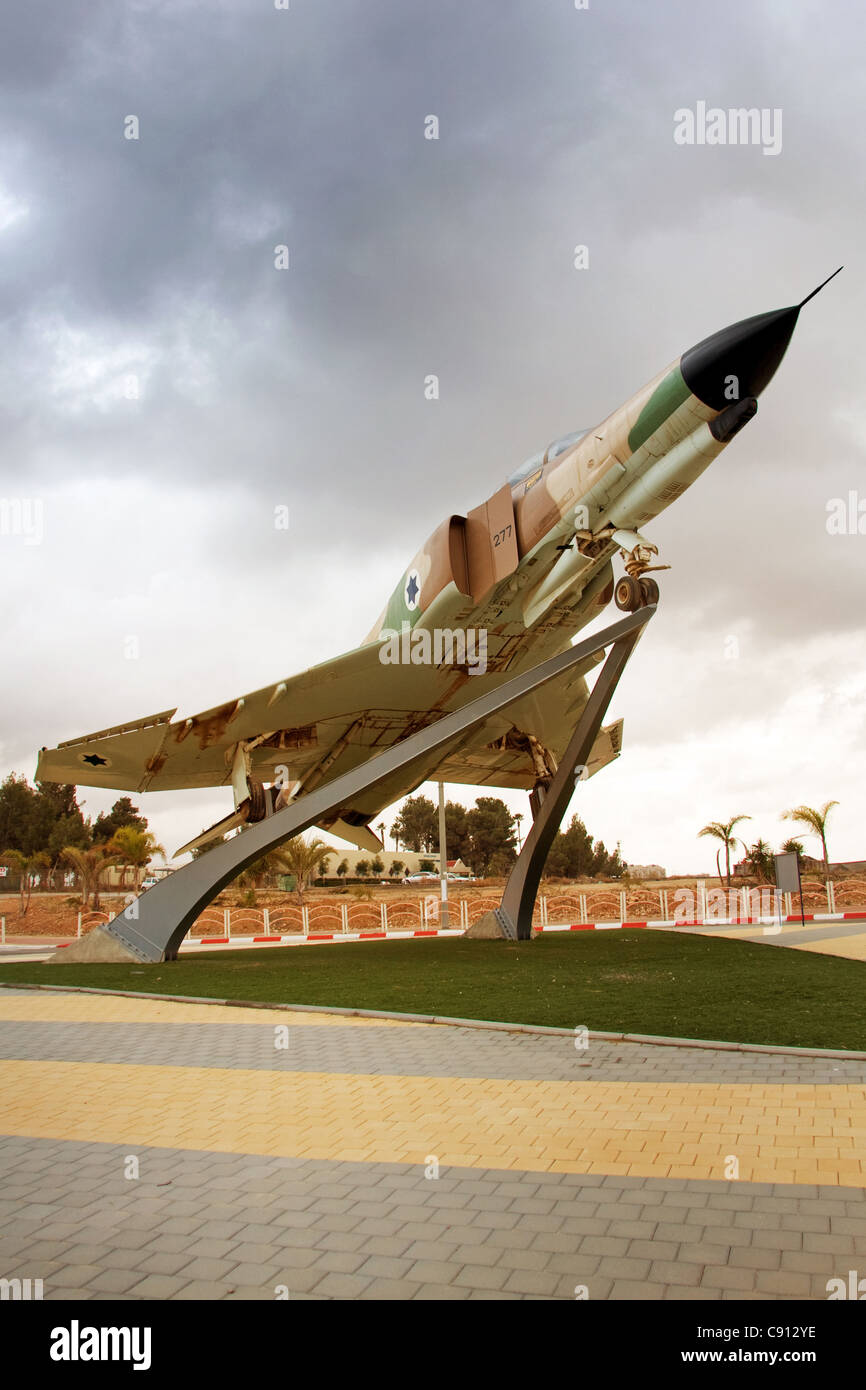 Israel military base hi-res stock photography and images - Alamy