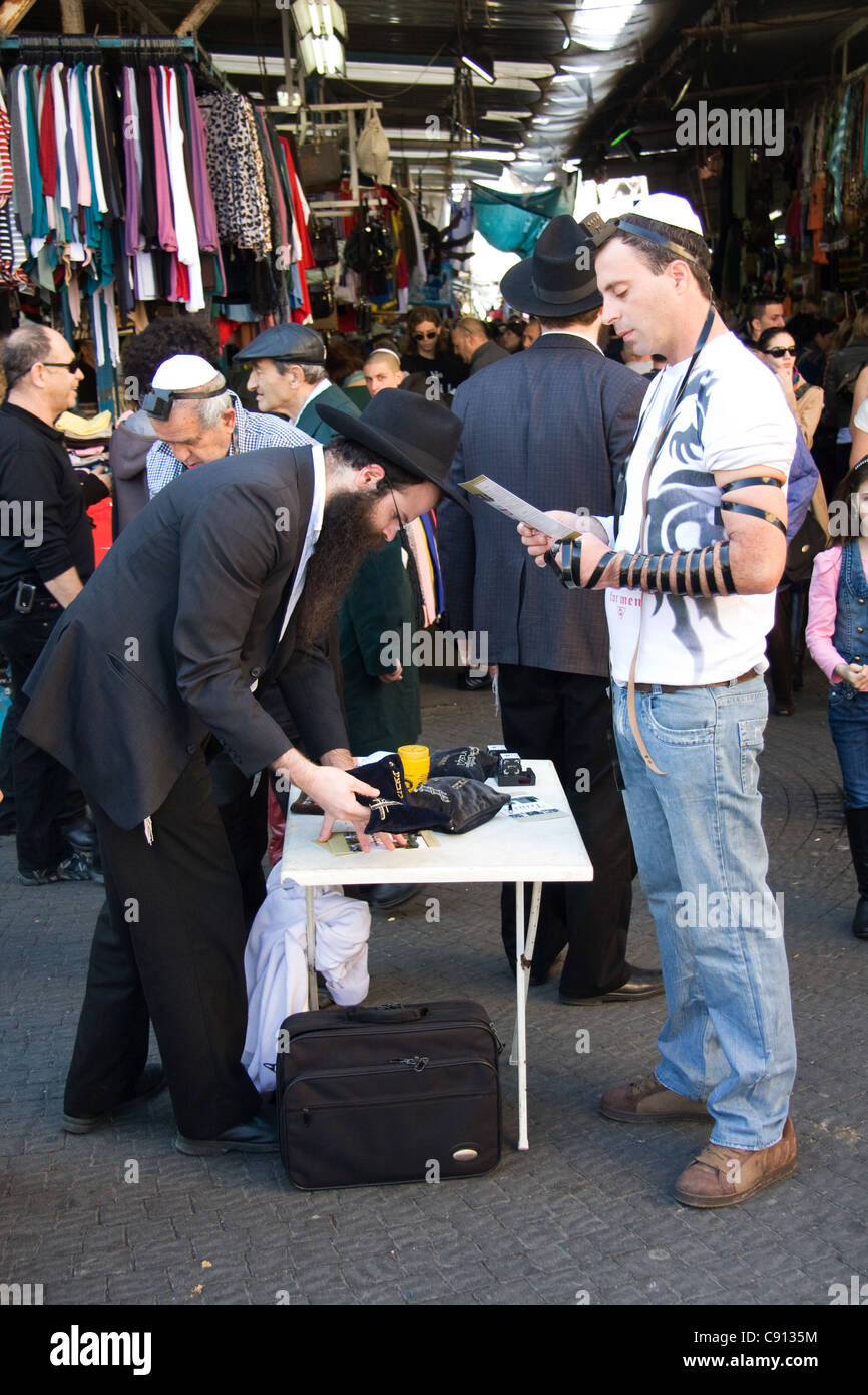 Jewish market hi-res stock photography and images - Alamy