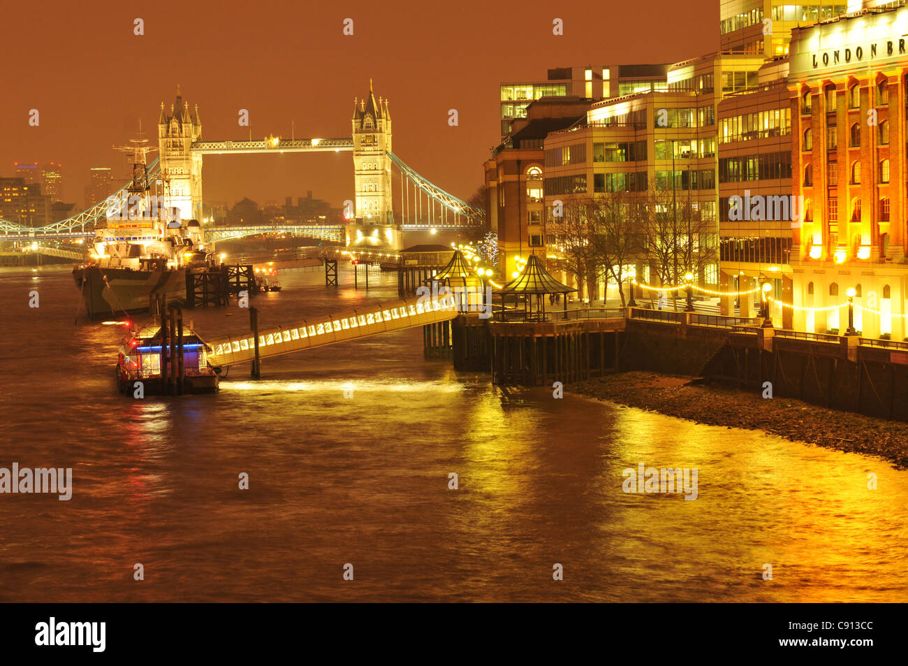 London by night Stock Photo - Alamy