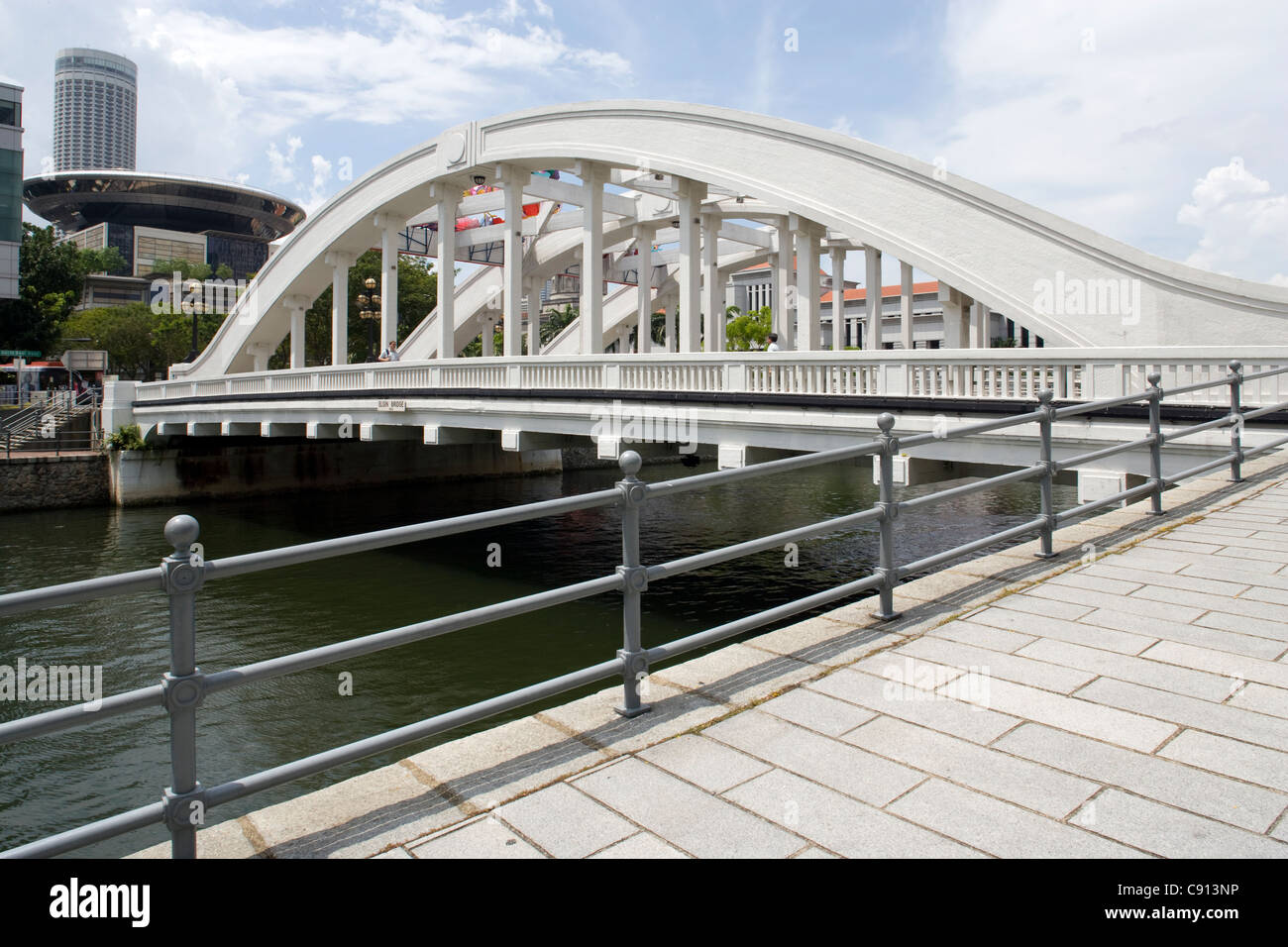 The Singapore River: Elgin Bridge Stock Photo - Alamy