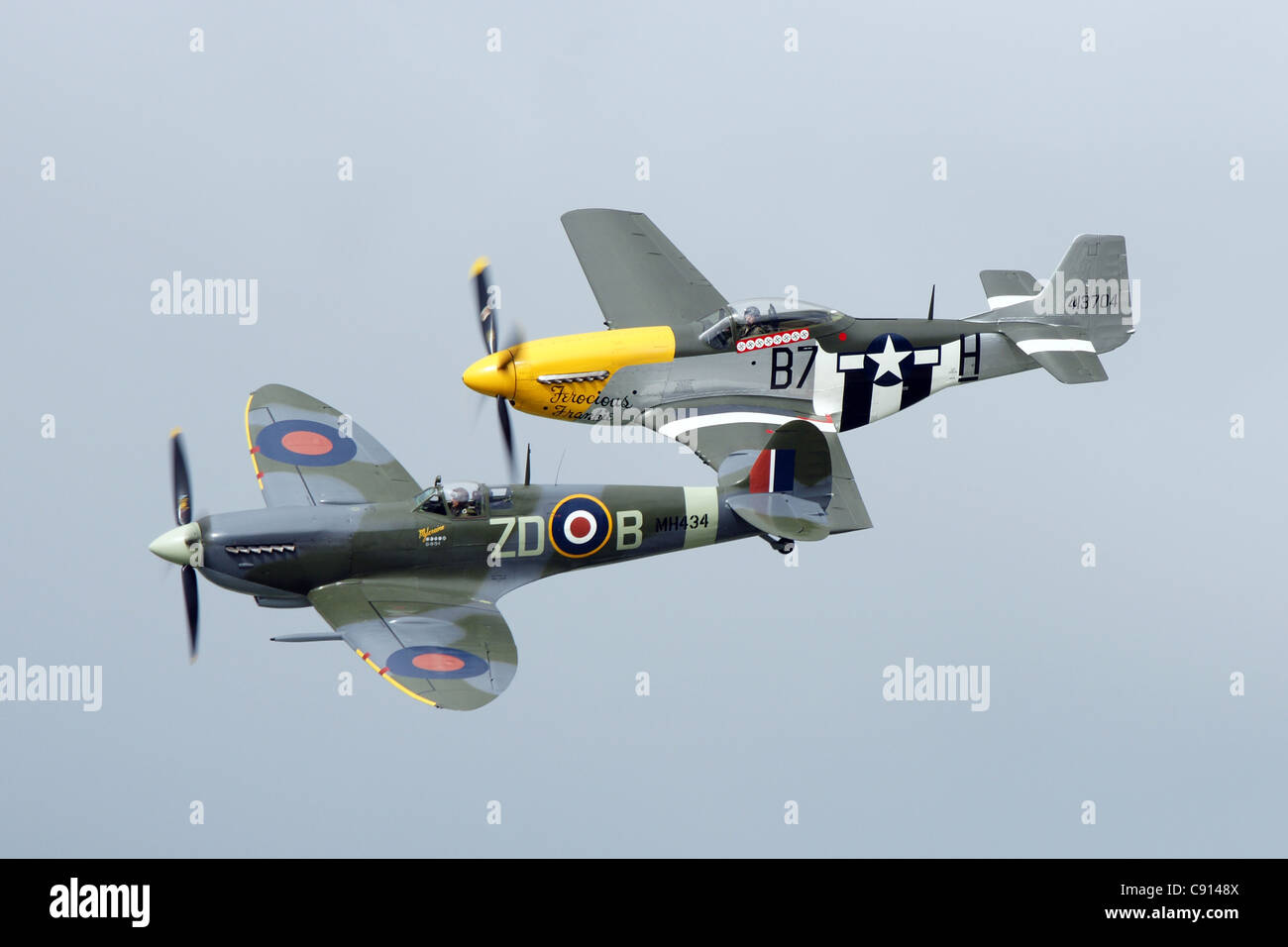 British iconic spitfire world war hi-res stock photography and images ...