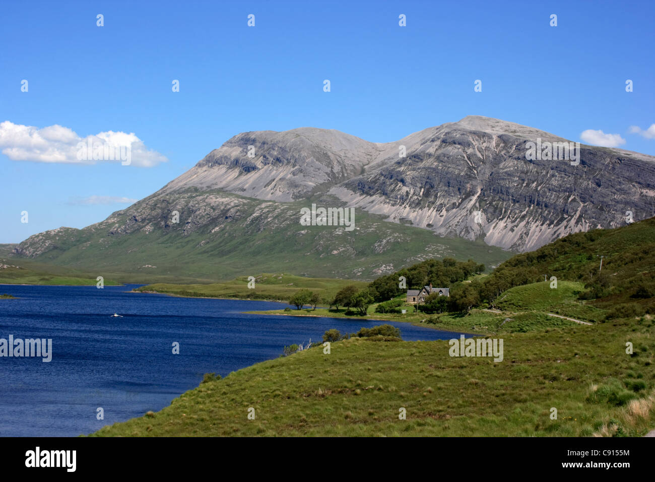 Arkle is a large and distinctive mountain that rises to 787 metres ...
