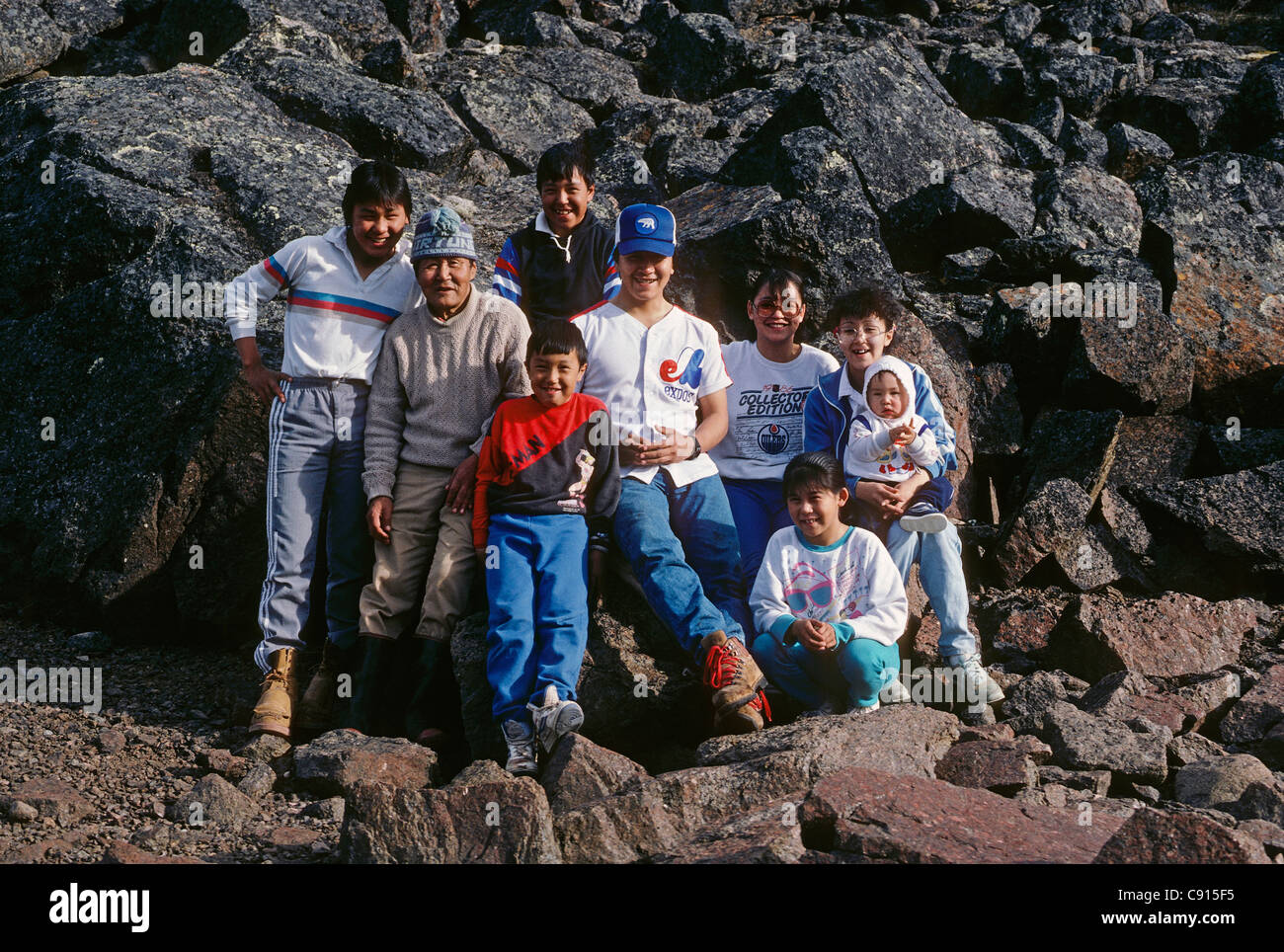 Inuit family group hi-res stock photography and images - Alamy