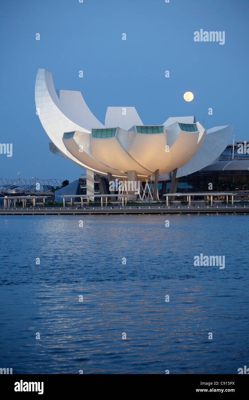 The lotus inspired ArtScience Museum at Marina Bay, Singapore Stock ...