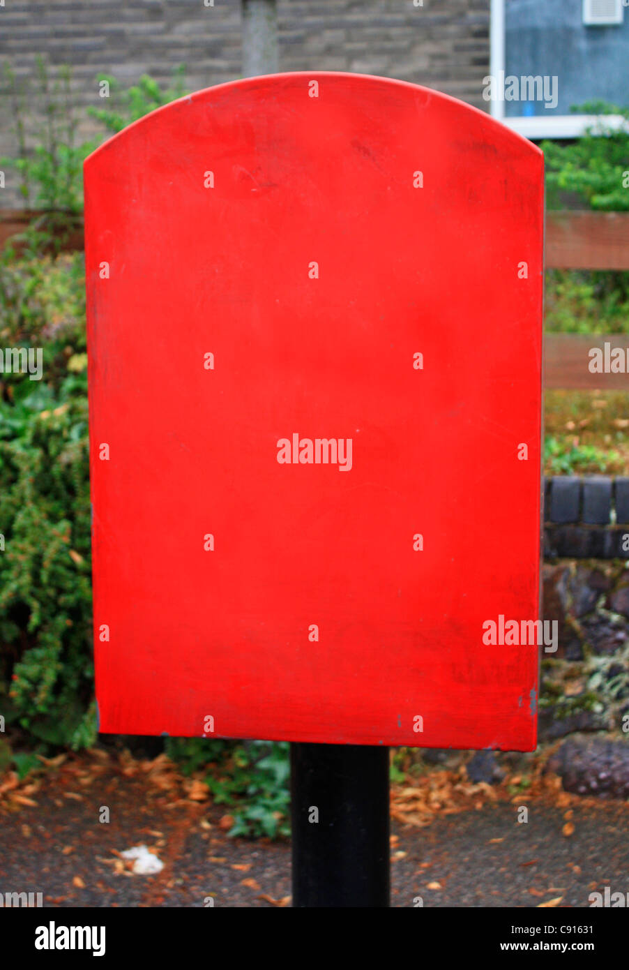 red post box Stock Photo - Alamy