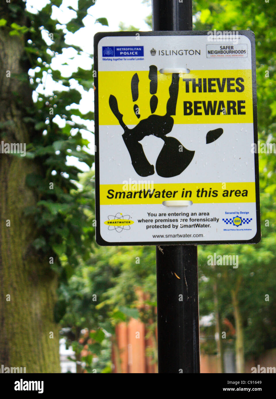 Thieves beware sign hi-res stock photography and images - Alamy