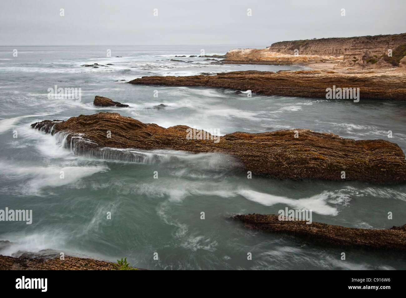 The jagged rocks and cliffs of Montana de Oro State Park in California ...