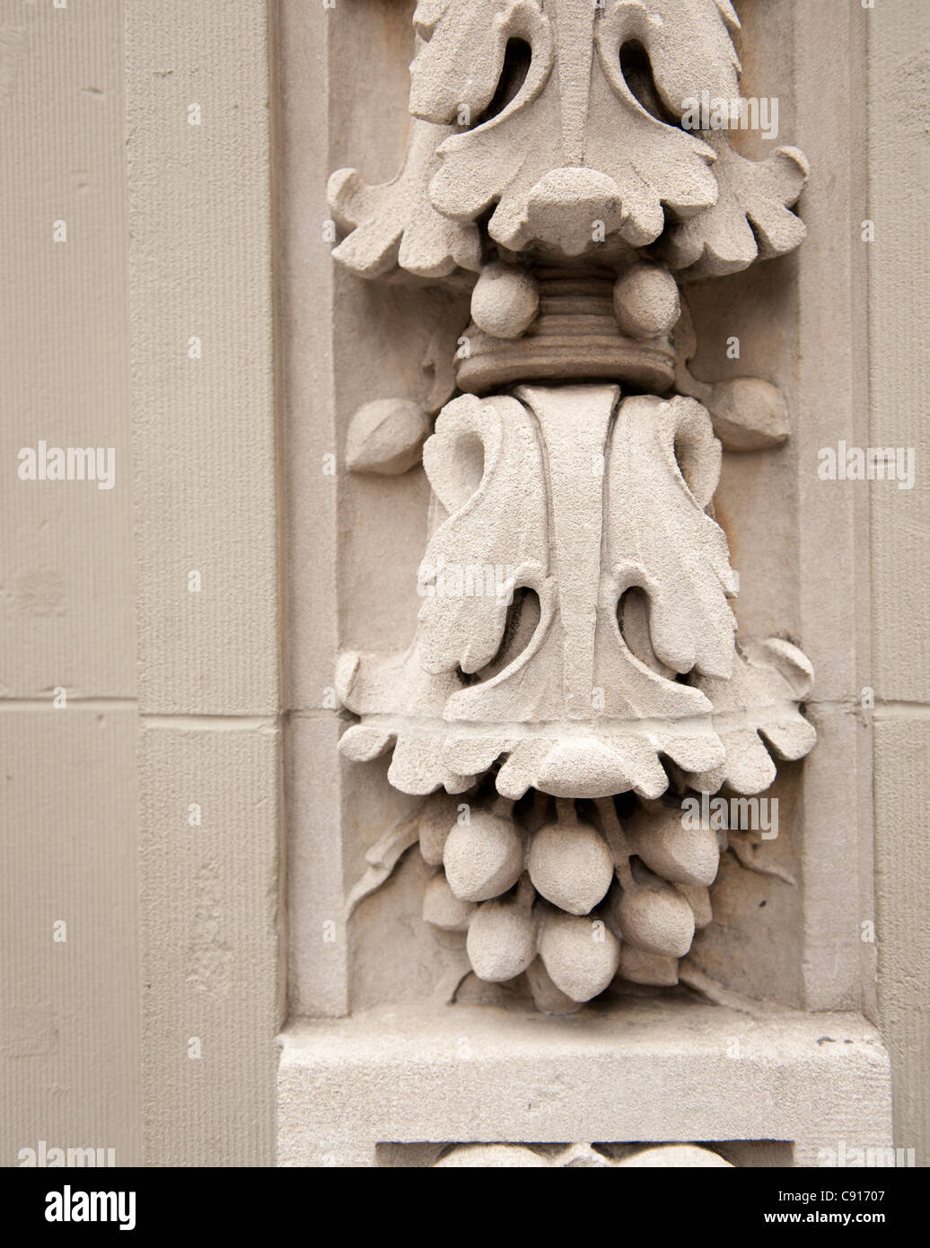 Many of New York's buildings are decorated with intricate stone masonry ...