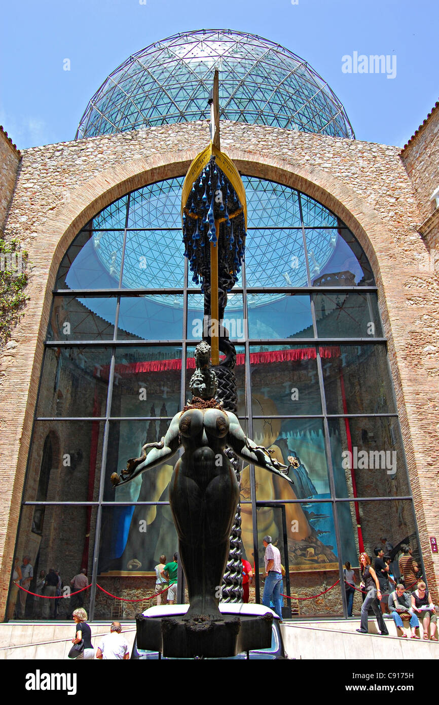 Salvador Dali Museum, Figueres, Spain Stock Photo - Alamy